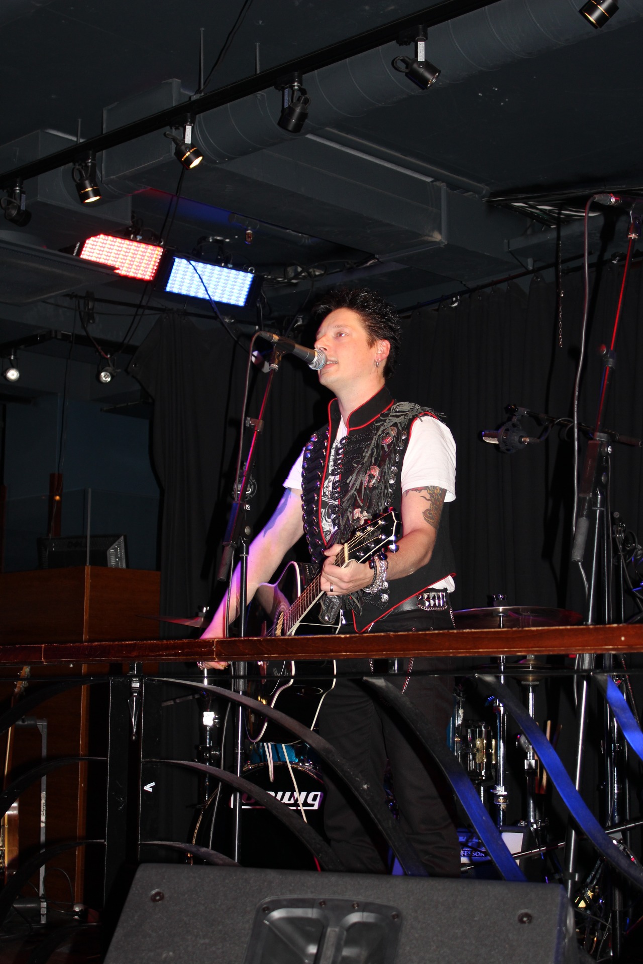 Biografia :: Tommy Huovinen kotisivut